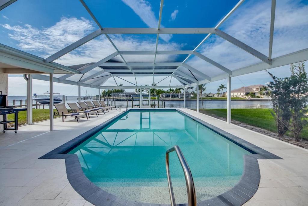 Riverview at Dolphin Drive with stunning sunsets and a short walk to ...