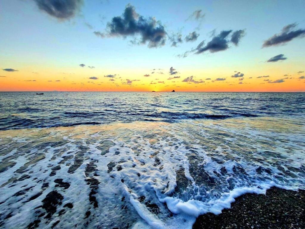Una pineta sul mare - Riviera dei tramonti - Spiaggia a 300 m, Fronte ...