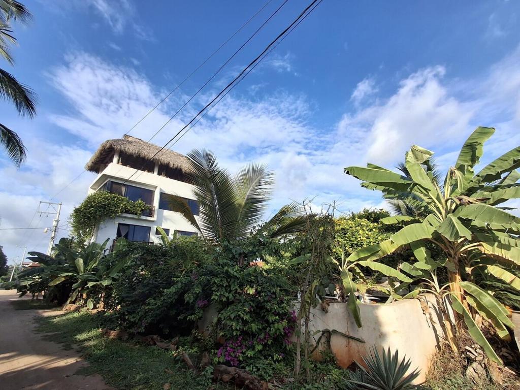 Surf Villa with Ocean View and Palapa Rooftop, Temalhuacán (preços ...