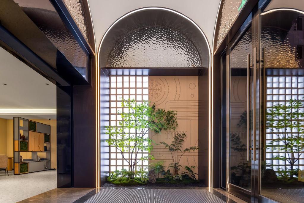 Home Inn Business Hotel - Guilin City Center Close to HSR, Guilin ...