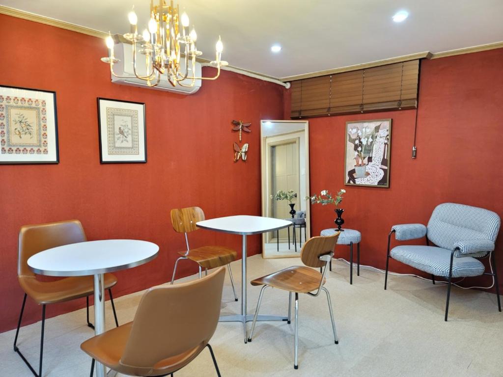 Gongdeok Studio Private Room 5 Min to Subway, Seoul (mga updated na ...