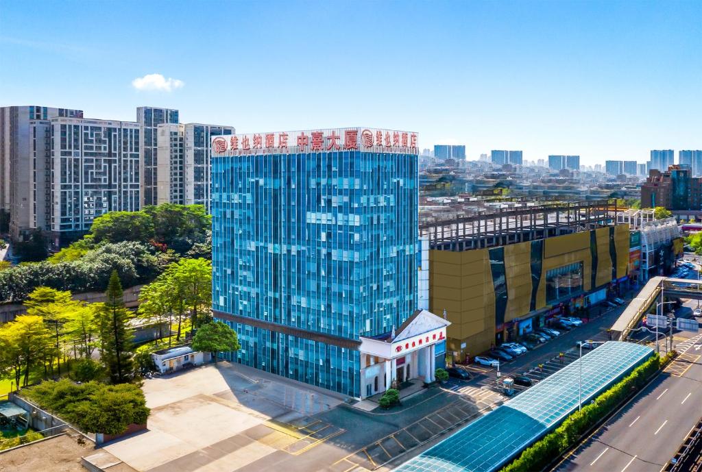 Vienna Hotel Shenzhen Longgang Vanke Li Jixiang Metro Station Branch ...