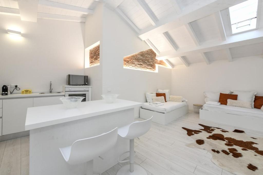 Minimal Jewel Loft tra Verona e il Lago di Garda, Pescantina (precios ...