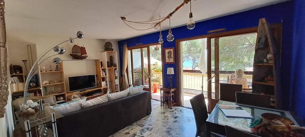 Vue Mer appartement d'exception 3 min à pied de la plage des Sablettes ...