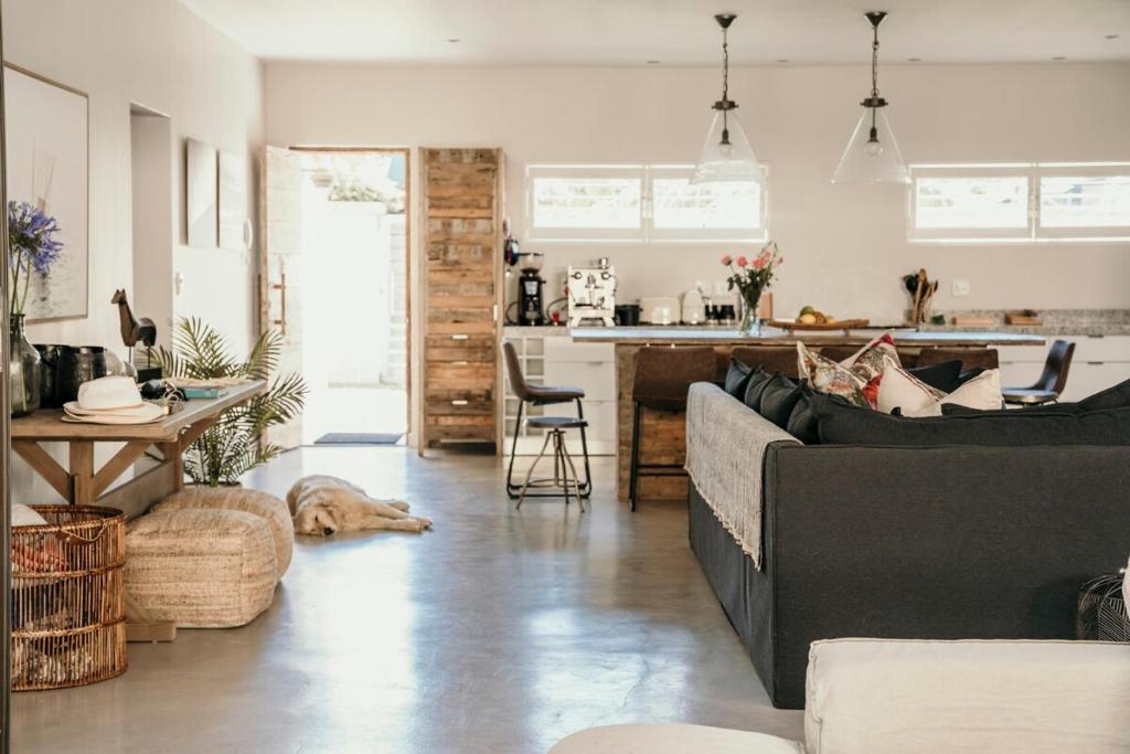 Serene Lagoon Escape with Hot Tub, Plettenberg Bay (tarifs actualisés ...