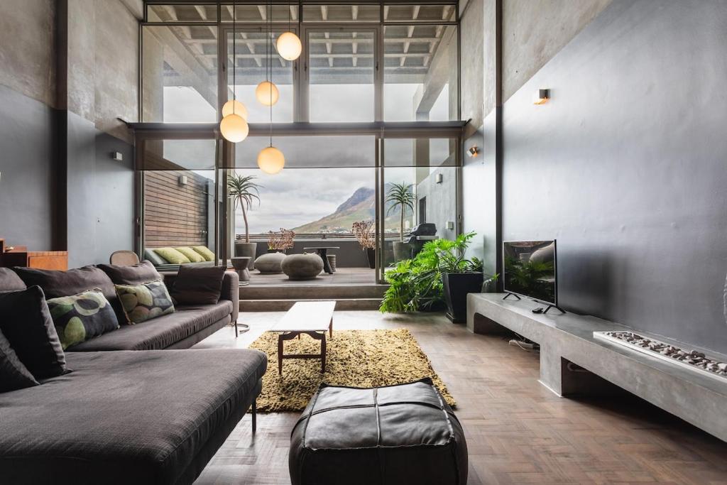 Cape Town Loft Living with Table Mountain Views, Cidade do Cabo (preços ...