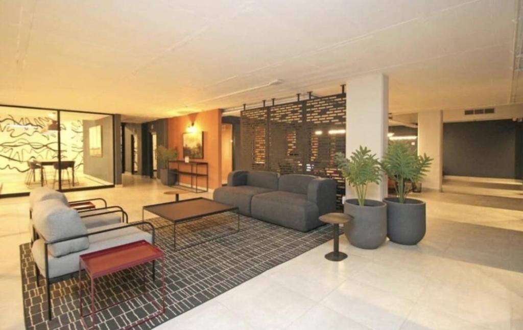 Sunny Sash Studio in Sandton, Johannesburg (prezzi aggiornati per il 2026)