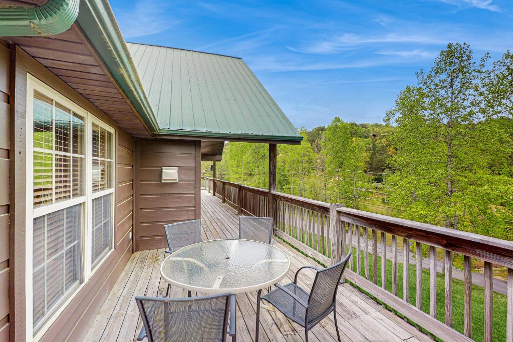 Stunning Cabin Sleep 12 Hot Tub Grill Shared Pool, Wear Valley (tarifs ...