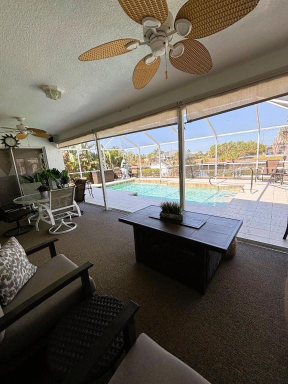 Waterfront Paradise - Canal Views, Port Charlotte (tarifs actualisés, 2026)