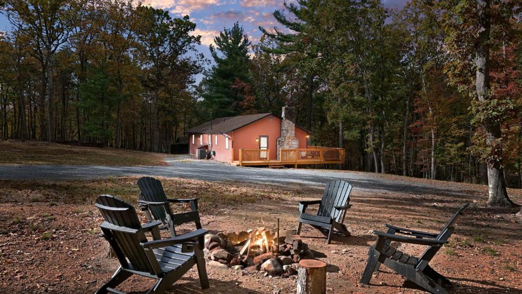 Family Mountain Retreat w River & Berkeley Springs Nearby, Paw Paw ...