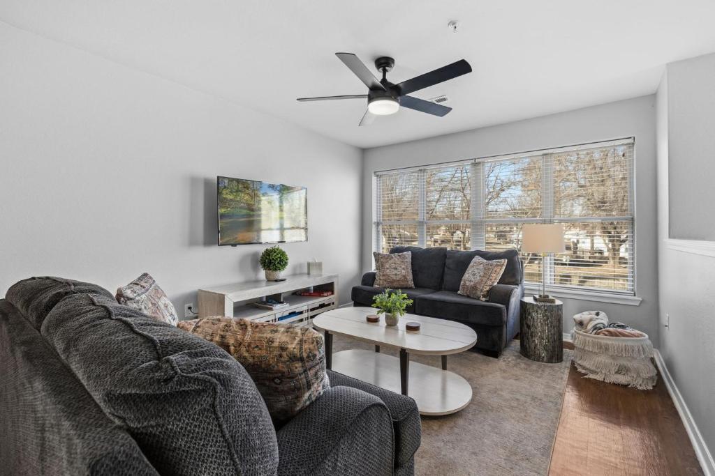 Trailside Retreat-ON Razorback Greenway-2 mi to DT, Fayetteville ...