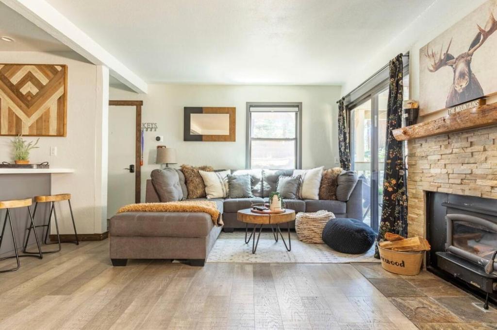 Epic Mammoth Retreat Walk to Village Luxe, Cozy, Mammoth Lakes ...