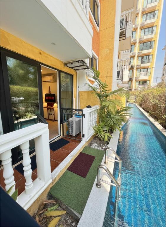 Direct Pool Access Studio - Venitian resort condo Jomtien Beach ...