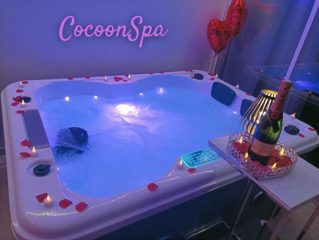 圖盧茲的CocoonSpa Love Room avec Jacuzzi Décoration romantique offerte（2026 ...
