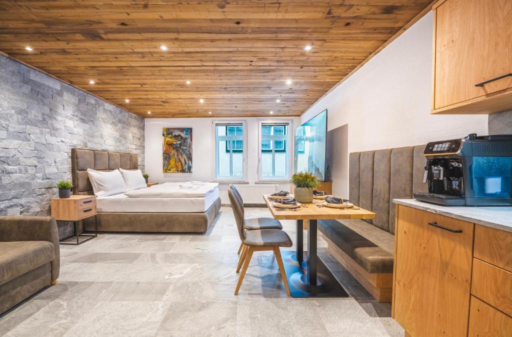 Alpine Essence Luxury Apartment in Zell am See Center, Zell am See ...