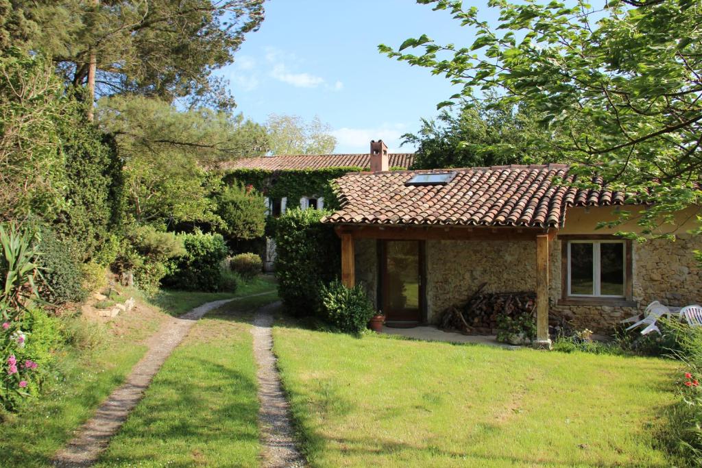 Small artist's house I Petite maison d'artiste, Saint-Michel-de-Lanès ...
