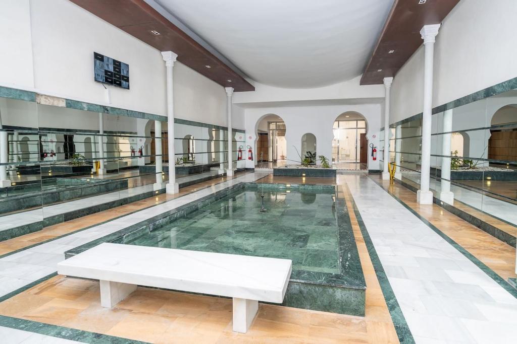 Sea View Apartment in Heart of Corniche, Tânger (preços atualizados de ...