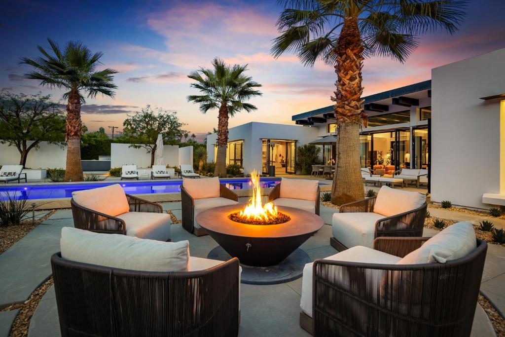 Palm Springs Mesa - Pool, Fire Pit & Mountain Views, Palm Springs ...