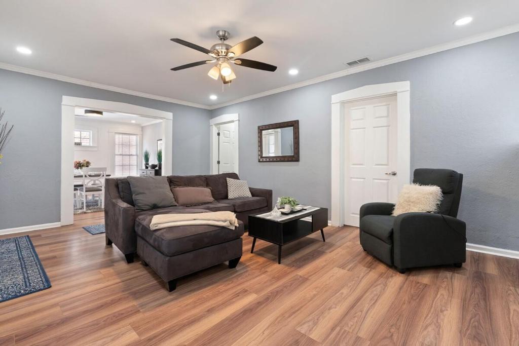 Bunkhouse -Unit A- Fire Pit-Grill-Groups-Patio-Games, Birmingham ...