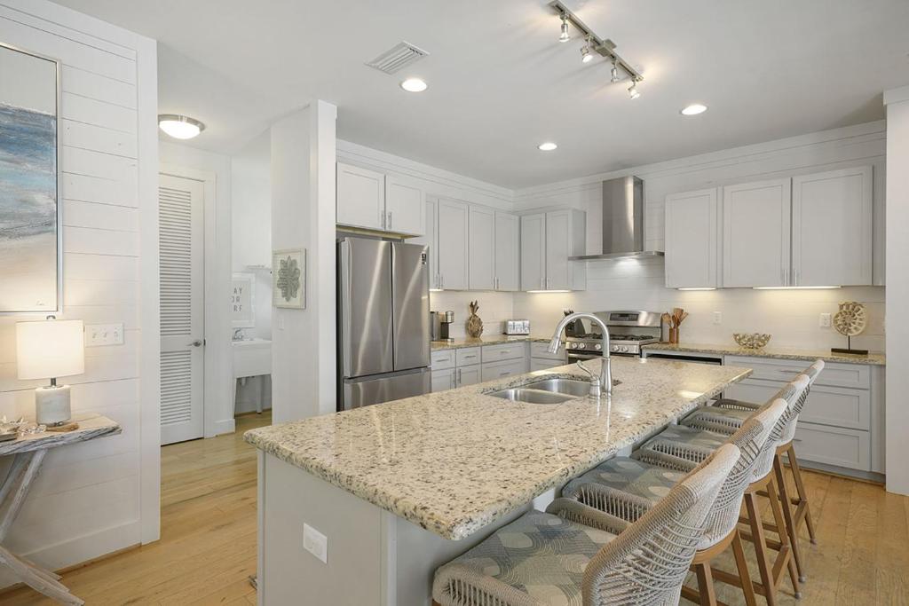 Indigo Breeze - Luxury Vacation Rental Close to the Beach with Private ...