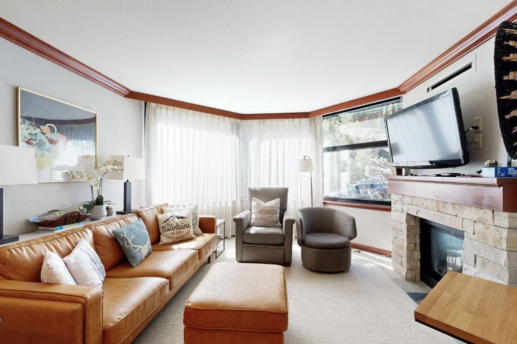 2BR resort condo ski-inandski-out, Pool, Hot Tub, Skvo Valis ...