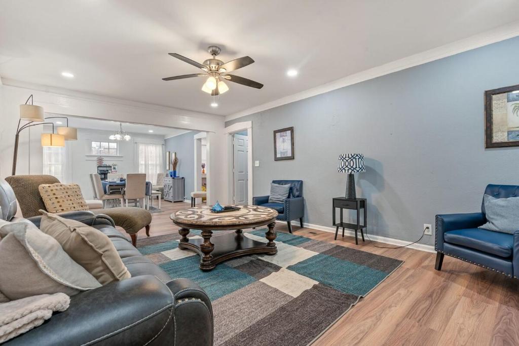 Bunkhouse Unit B Fire Pit-Grill-Groups-Patio-Games, Бірмінгем (оновлені ...