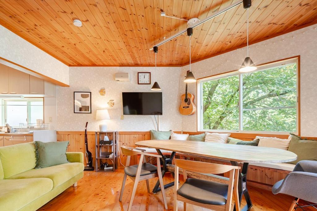 Atami Mountain Hideaway Private Cottage for family and group, Kannami ...