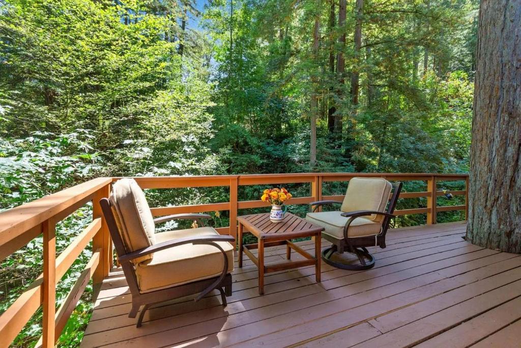 Creekside Gazebo • Fire Pit + BBQ Garden, Forest Park (aktualisierte ...