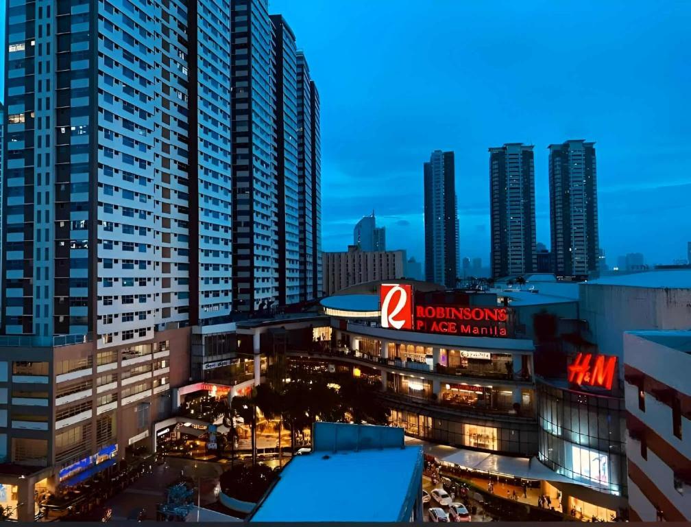 Manila Skyview suite at Birch tower condo, Манила (обновени цени за ...