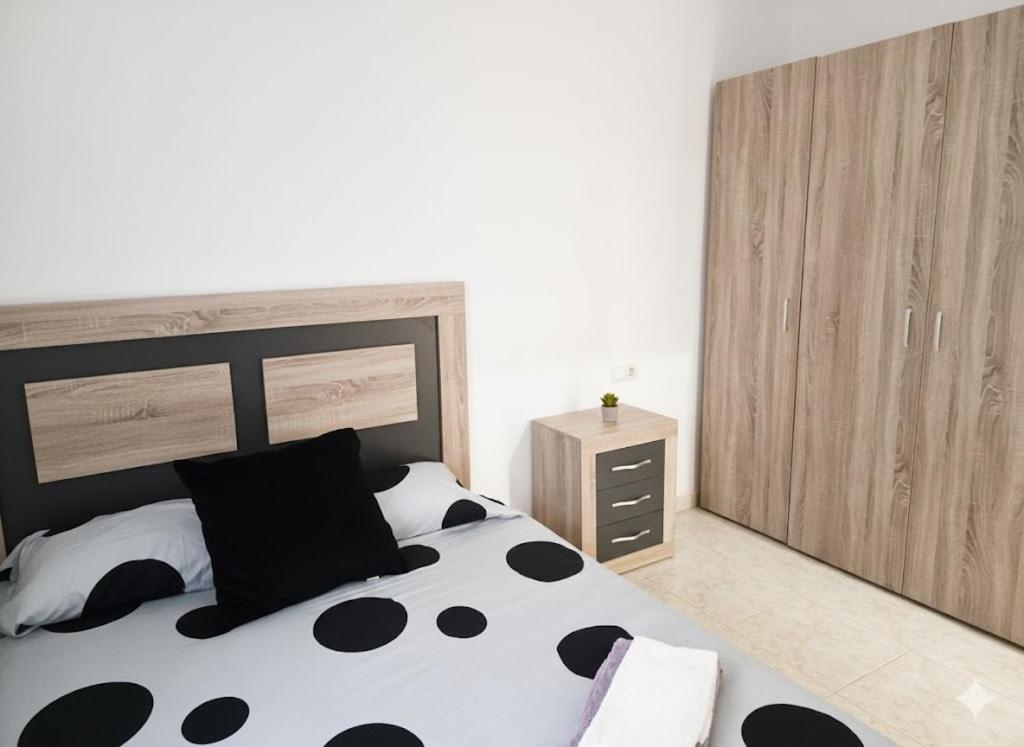 Private room ideal for students or stay, Salt (tarifs actualisés, 2026)