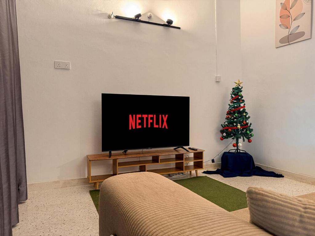 10 Pax Near Lake Garden Zoo Selly Oak Sentosa, Tajping (2026 ...