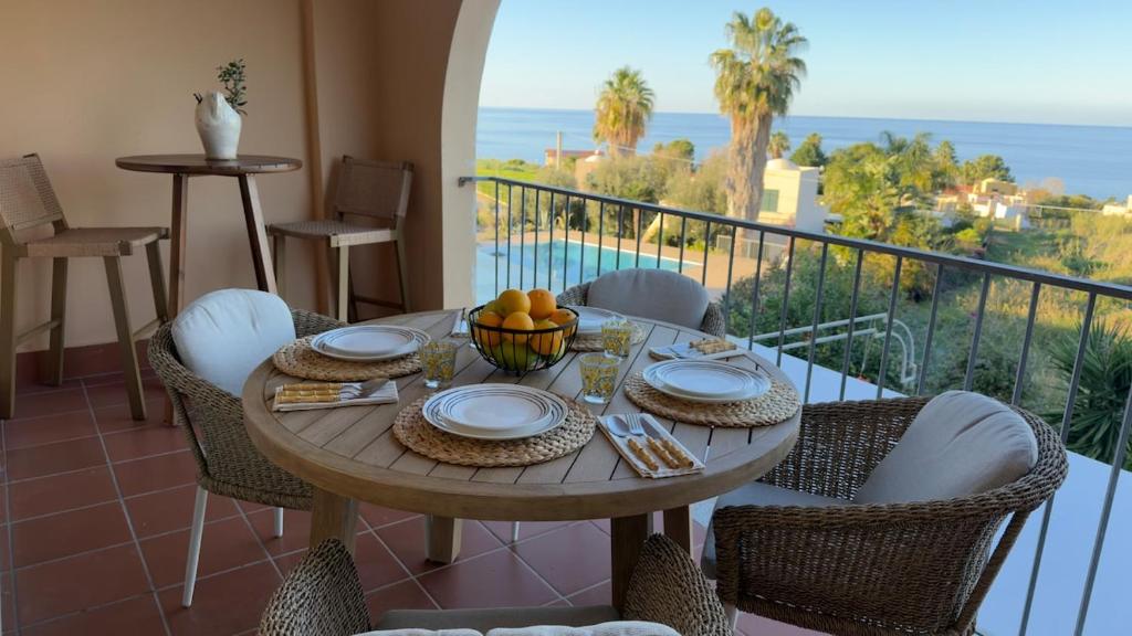 SuleMare House view swimming pool, sub paradise, Sant'Irene-Briatico ...