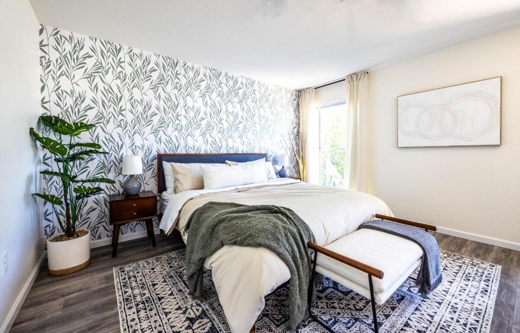 MUST SEE! Heated Jacuzzi With A Pool! NEW Remodel แชนด์เลอร์ (ราคาอัปเด ...