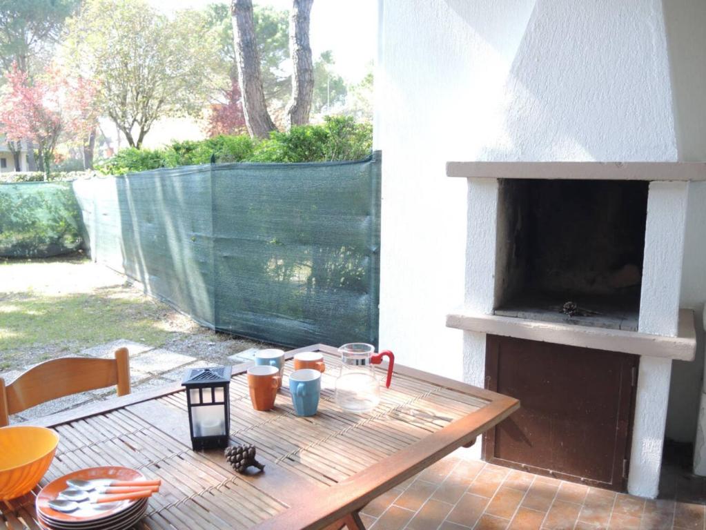 Cozy flat with shared pools and private garden, Bibione (harga terbaru ...