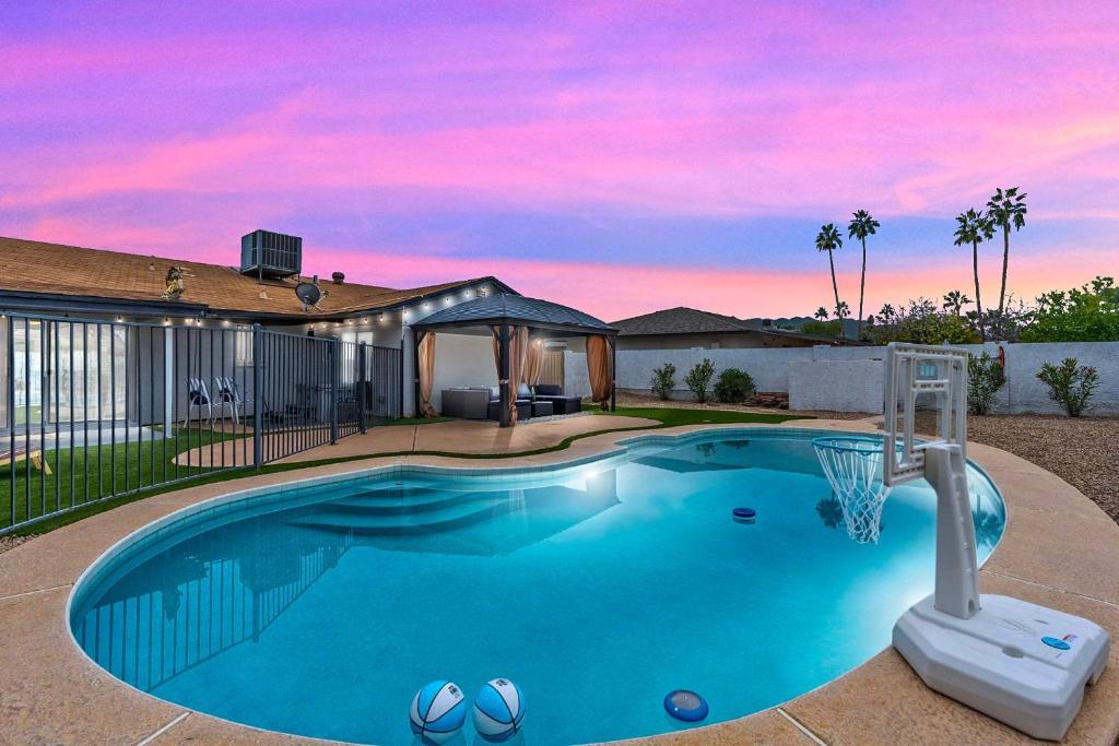 Sparkling Pool Mini Putt Ice Bath 3BR Retreat, Phoenix (uppdaterade ...