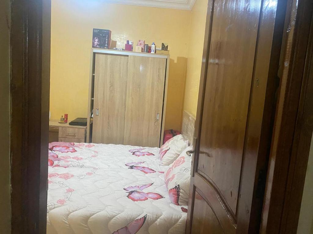 Calm & Cozy room in a shared Apartment located in Nzalet Cheikh very ...