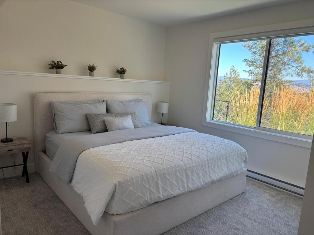 Licensed New & Modern 2 Bedroom Walk Out Suite, West Kelowna (tarifs ...