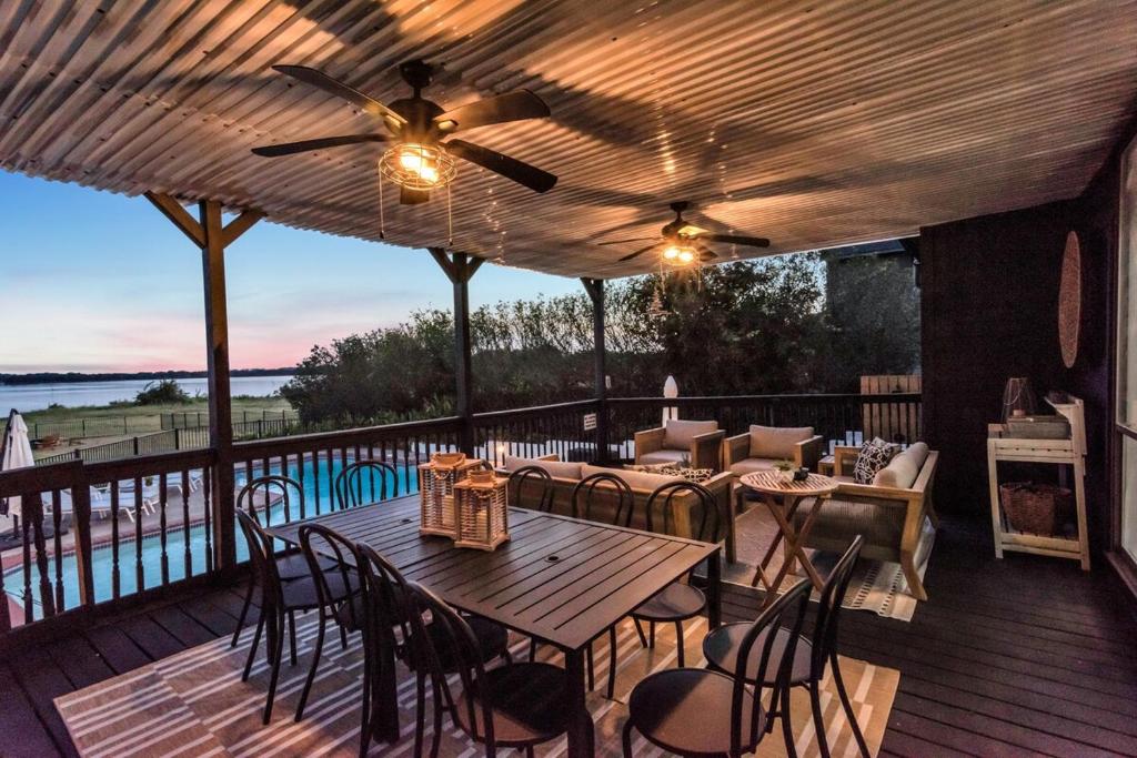 Lakefront Luxe 6BR 4B Home with Pool & Hot Tub, Rowlett (updated prices ...
