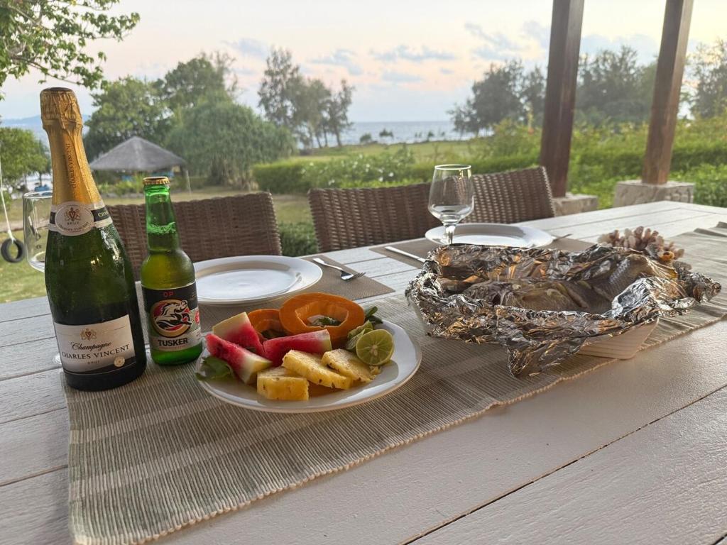 The Oasis Bukura - Beautiful Beachfront Villa, Πορτ Βίλα (ενημερωμένες ...