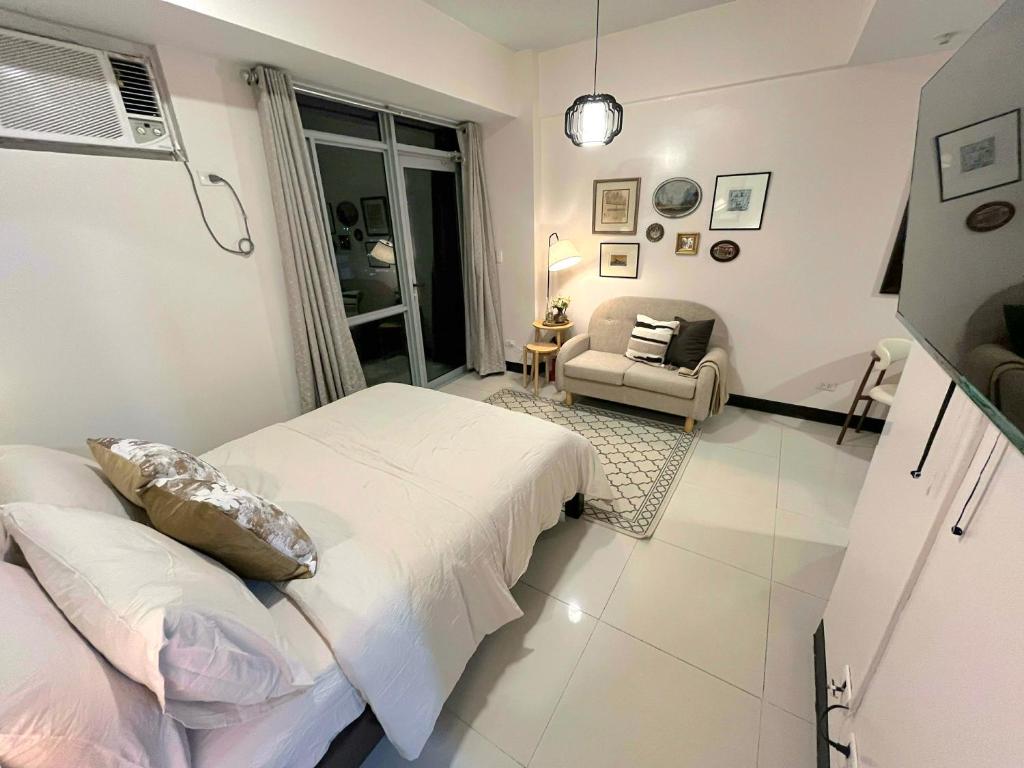 Vintage Colonial Chic with Netflix Disney at Manhattan, Sampong ...