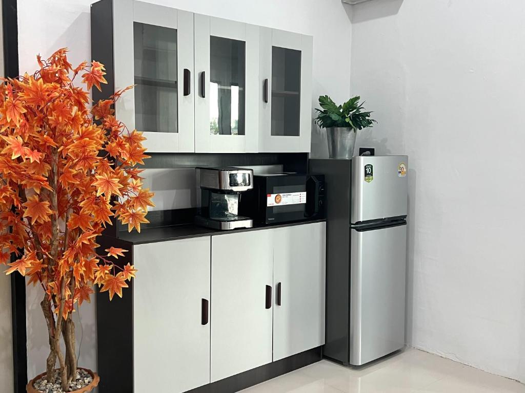 Luxury 3BR Private House with Garden shared Pool Central Chiang Rai ...