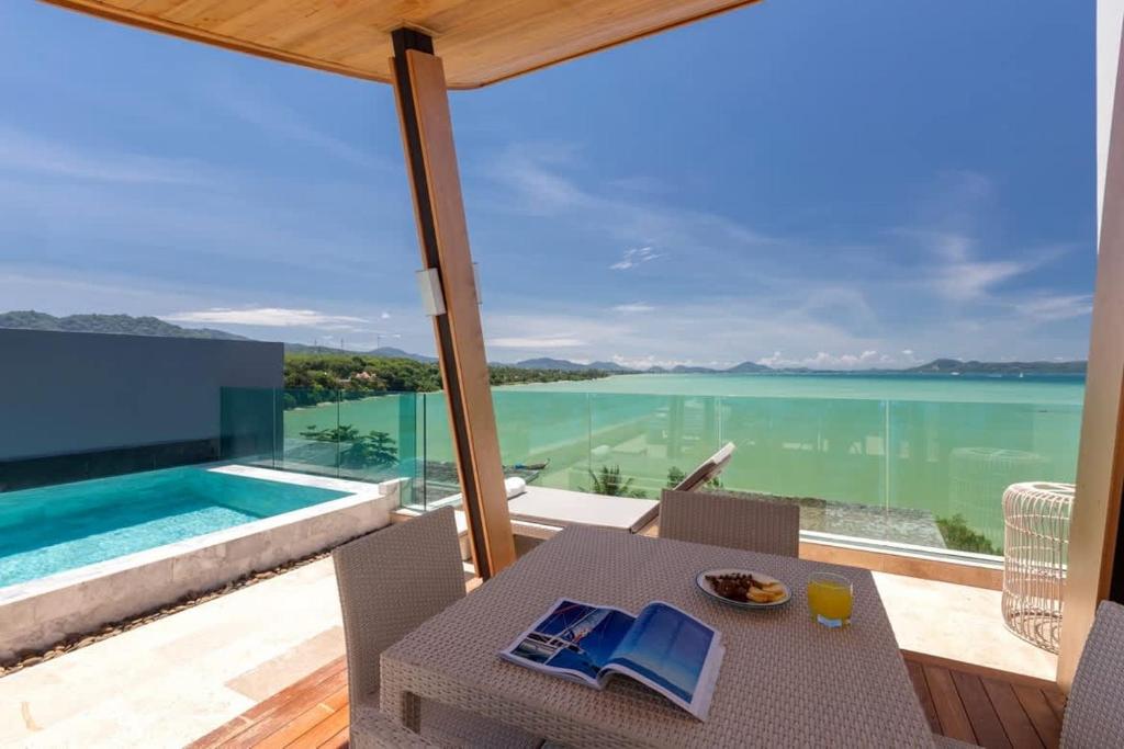 4-Bed Villa-Sweeping Sunrise View over Chalong Bay, Ban Saiyuan (1 ...