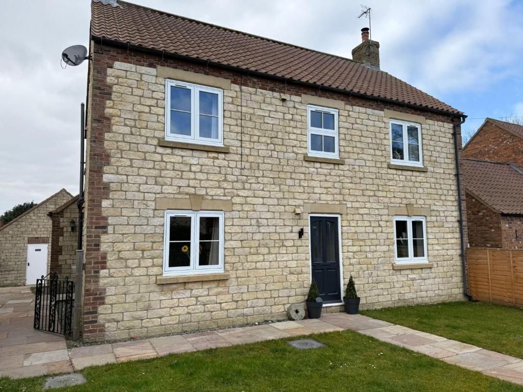 4 Bed - Sleeps 10 - Pets - Parking - Games Room, Reighton (precios ...