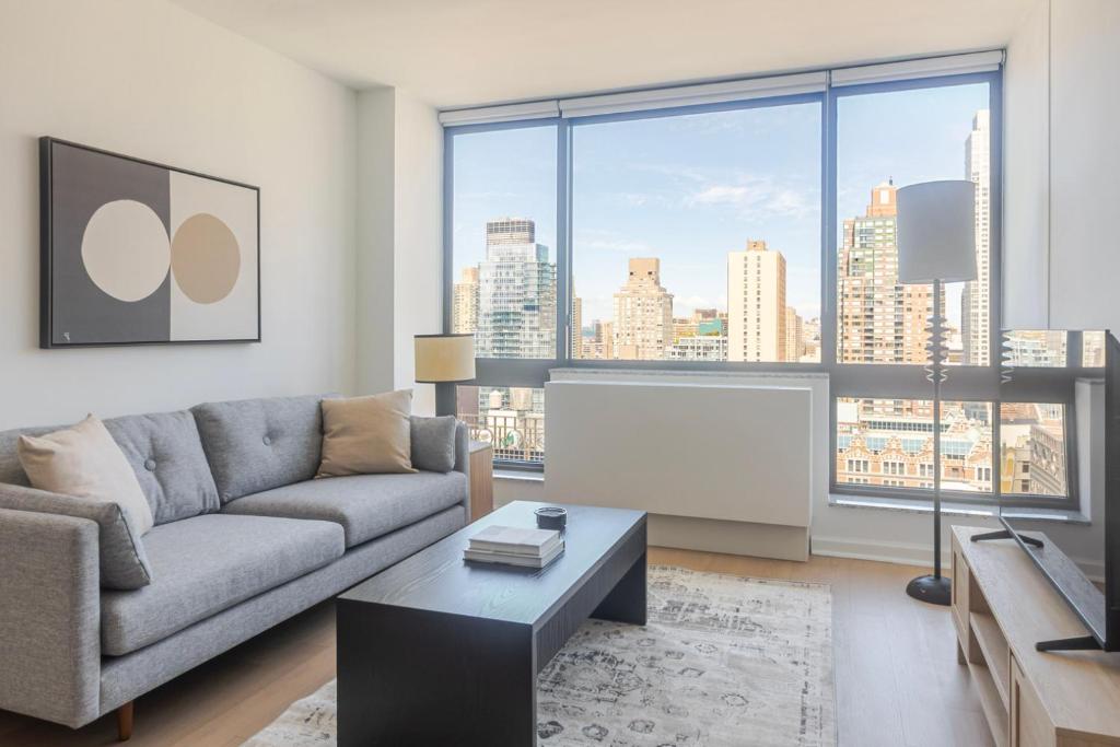 Blueground Hells Kitchen rooftop nr Central Park NYC-2016, New York ...