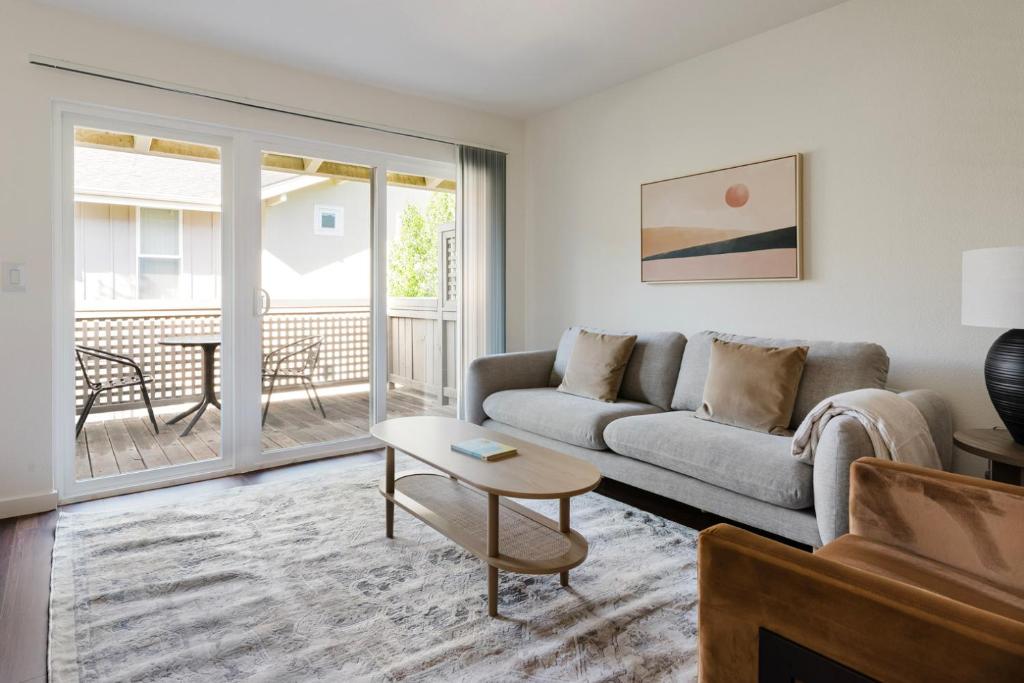 Blueground Cupertino pool nr Memorial Park SFO-2085, Cupertino (prezzi ...