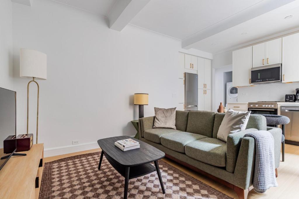 Blueground Lincoln Square view nr Central Park NYC-2206, New York ...