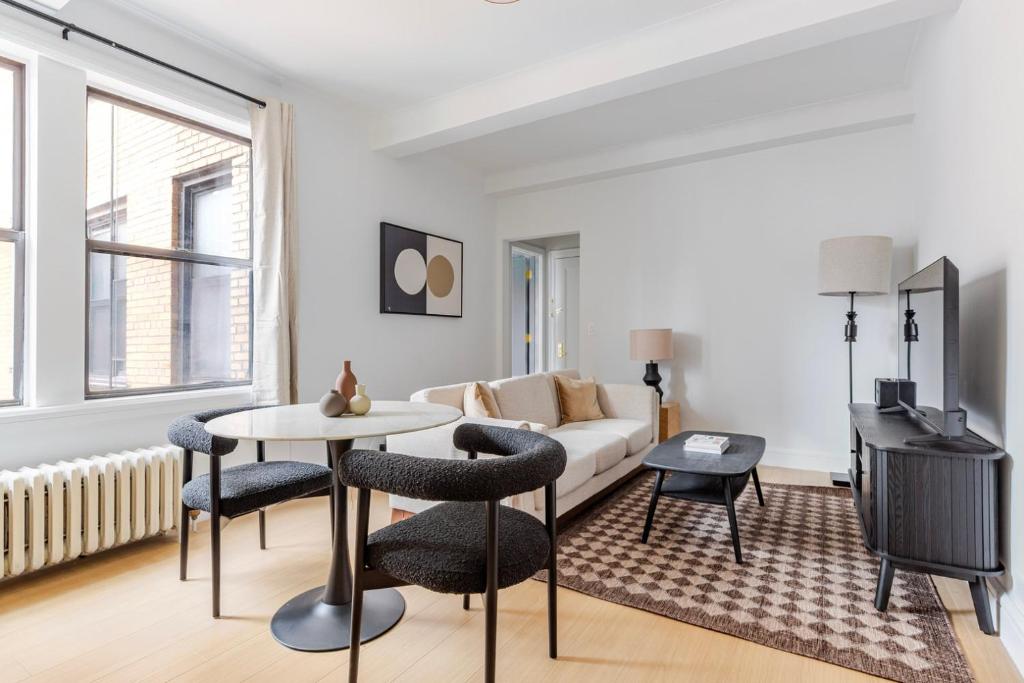 Blueground Lincoln Square view nr Central Park NYC-2207, New York ...