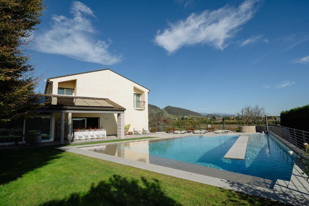 DIMORA DELLE STELLE 12, Emma Villas, Solighetto (precios actualizados 2026)