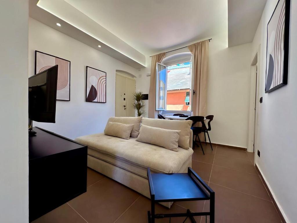Modern Apartment - 5 Min to Beach & Port, Génova (precios actualizados ...