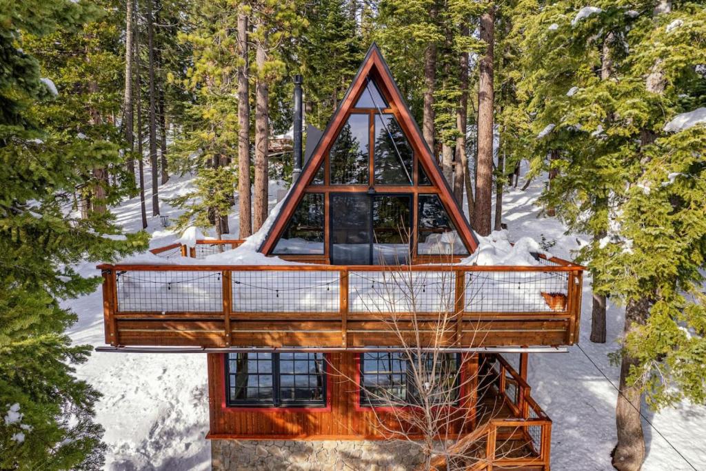 Tahoe Treetop A-Frame Escape Tahoe Park (ราคาอัปเดตปี 2026)